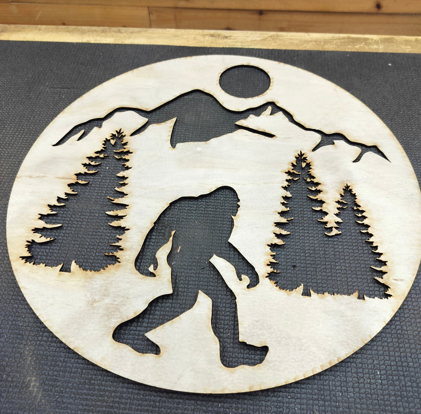 Round Bigfoot Stencil (Large) – Make a Wood Sign