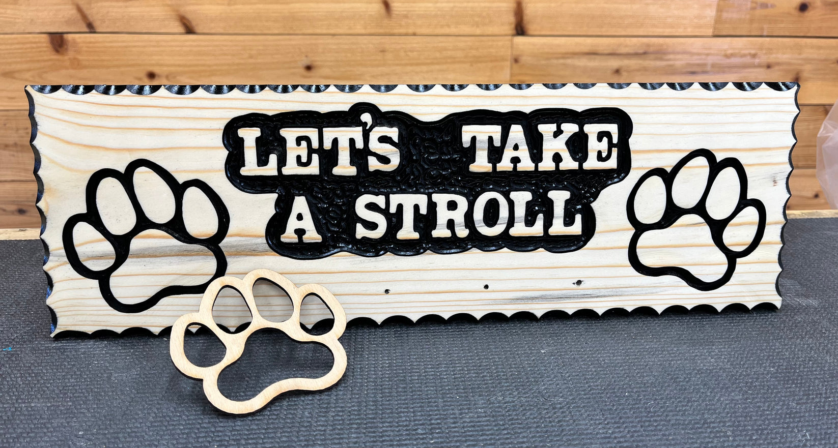 Gus's Paw Layout Template – Make a Wood Sign